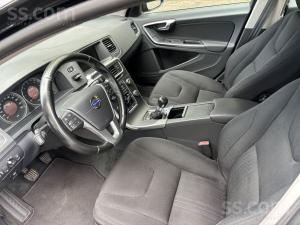 Melns Volvo V60 2012 Ogre, ar dzinēja tilpumu 2.00 L un nobraukumu 332 tūkst. km par 5100 €, foto 13 vietnē AUTOMOTO.COM.LV