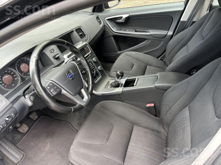 Melns Volvo V60 2012 Ogre, ar dzinēja tilpumu 2.00 L un nobraukumu 332 tūkst. km par 5100 €, foto 13 vietnē AUTOMOTO.COM.LV