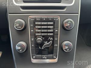 Melns Volvo V60 2012 Ogre, ar dzinēja tilpumu 2.00 L un nobraukumu 332 tūkst. km par 5100 €, foto 17 vietnē AUTOMOTO.COM.LV