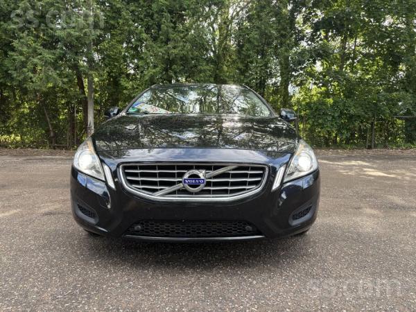 Melns Volvo V60 2012 Ogre, ar dzinēja tilpumu 2.00 L un nobraukumu 332 tūkst. km par 5100 €, foto 9 vietnē AUTOMOTO.COM.LV