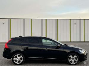 Melns Volvo V60 2012 Raseiniai, ar dzinēja tilpumu 1.98 L un nobraukumu 318 tūkst. km par 5799 €, foto 3 vietnē AUTOMOTO.COM.LV