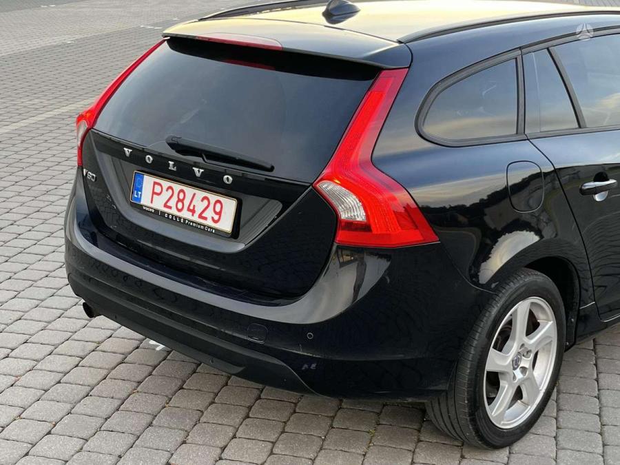 Melns Volvo V60 2012 Raseiniai, ar dzinēja tilpumu 1.98 L un nobraukumu 318 tūkst. km par 5799 €, foto 5 vietnē AUTOMOTO.COM.LV