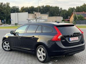 Melns Volvo V60 2012 Raseiniai, ar dzinēja tilpumu 1.98 L un nobraukumu 318 tūkst. km par 5799 €, foto 6 vietnē AUTOMOTO.COM.LV