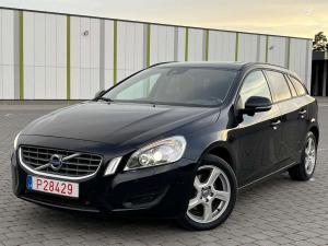 Melns Volvo V60 2012 Raseiniai, ar dzinēja tilpumu 1.98 L un nobraukumu 318 tūkst. km par 5799 €, foto 8 vietnē AUTOMOTO.COM.LV