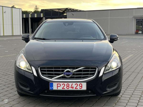 Melns Volvo V60 2012 Raseiniai, ar dzinēja tilpumu 1.98 L un nobraukumu 318 tūkst. km par 5799 €, foto 8 vietnē AUTOMOTO.COM.LV