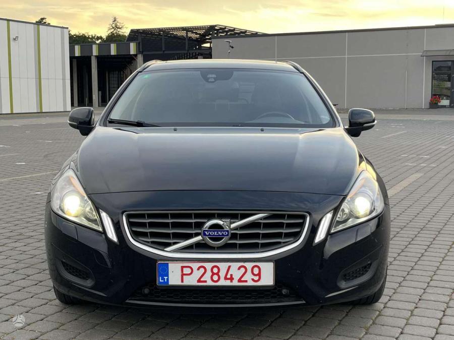 Melns Volvo V60 2012 Raseiniai, ar dzinēja tilpumu 1.98 L un nobraukumu 318 tūkst. km par 5799 €, foto 9 vietnē AUTOMOTO.COM.LV