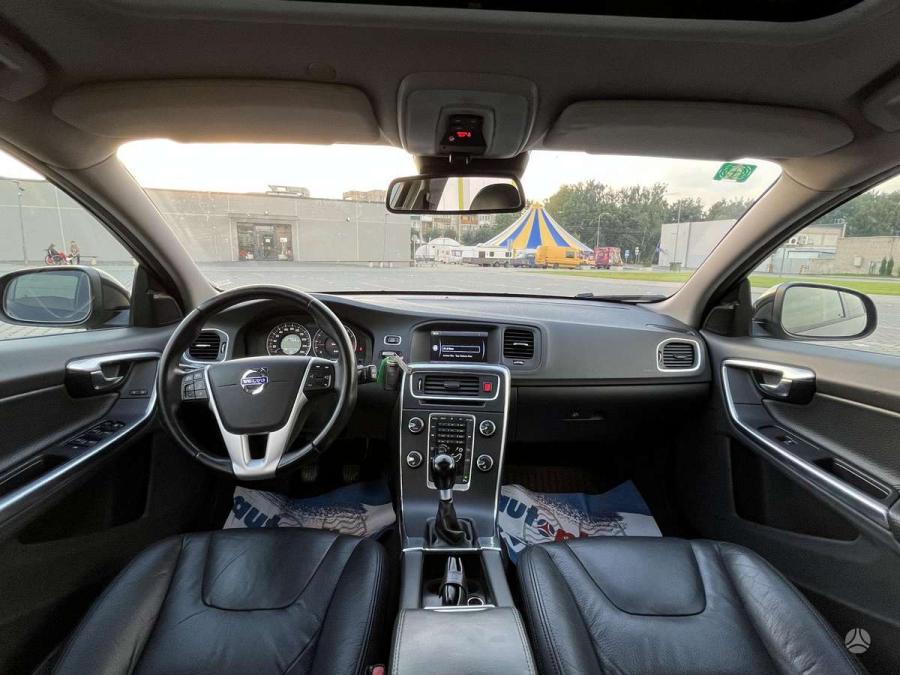 Melns Volvo V60 2012 Raseiniai, ar dzinēja tilpumu 1.98 L un nobraukumu 318 tūkst. km par 5799 €, foto 10 vietnē AUTOMOTO.COM.LV