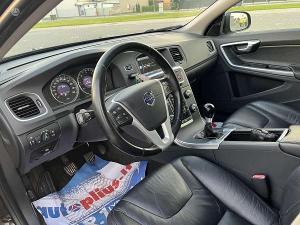 Melns Volvo V60 2012 Raseiniai, ar dzinēja tilpumu 1.98 L un nobraukumu 318 tūkst. km par 5799 €, foto 10 vietnē AUTOMOTO.COM.LV