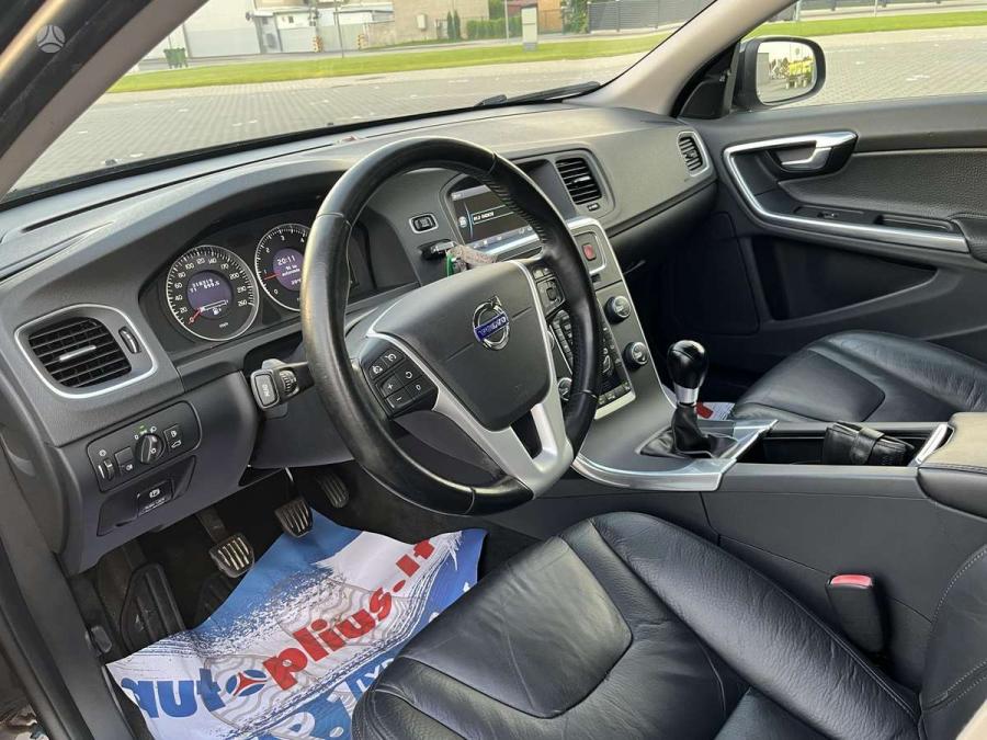 Melns Volvo V60 2012 Raseiniai, ar dzinēja tilpumu 1.98 L un nobraukumu 318 tūkst. km par 5799 €, foto 11 vietnē AUTOMOTO.COM.LV