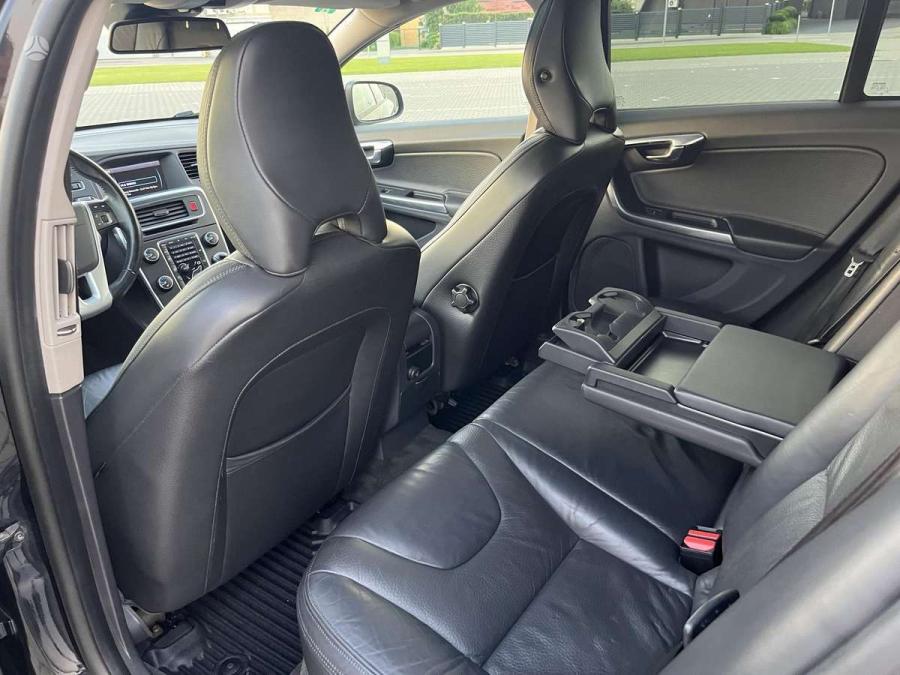 Melns Volvo V60 2012 Raseiniai, ar dzinēja tilpumu 1.98 L un nobraukumu 318 tūkst. km par 5799 €, foto 17 vietnē AUTOMOTO.COM.LV