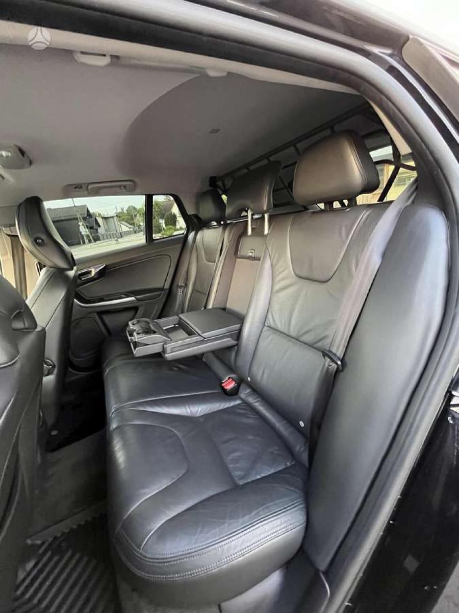 Melns Volvo V60 2012 Raseiniai, ar dzinēja tilpumu 1.98 L un nobraukumu 318 tūkst. km par 5799 €, foto 18 vietnē AUTOMOTO.COM.LV