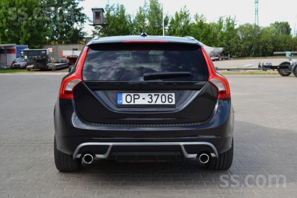 Black Volvo V60 2012 in Jelgava, with an engine capacity of 1.60 L and mileage of 0 thousand km for 6390 €, photo 5 on AUTOMOTO.COM.LV