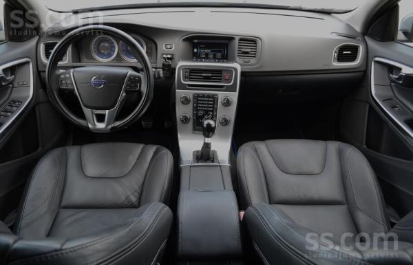 Black Volvo V60 2012 in Jelgava, with an engine capacity of 1.60 L and mileage of 0 thousand km for 6390 €, photo 9 on AUTOMOTO.COM.LV