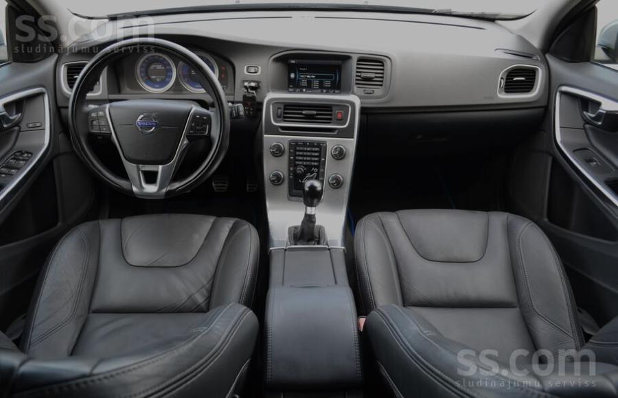 Melns Volvo V60 2012 Jelgava, ar dzinēja tilpumu 1.60 L un nobraukumu 0 tūkst. km par 6390 €, foto 10 vietnē AUTOMOTO.COM.LV