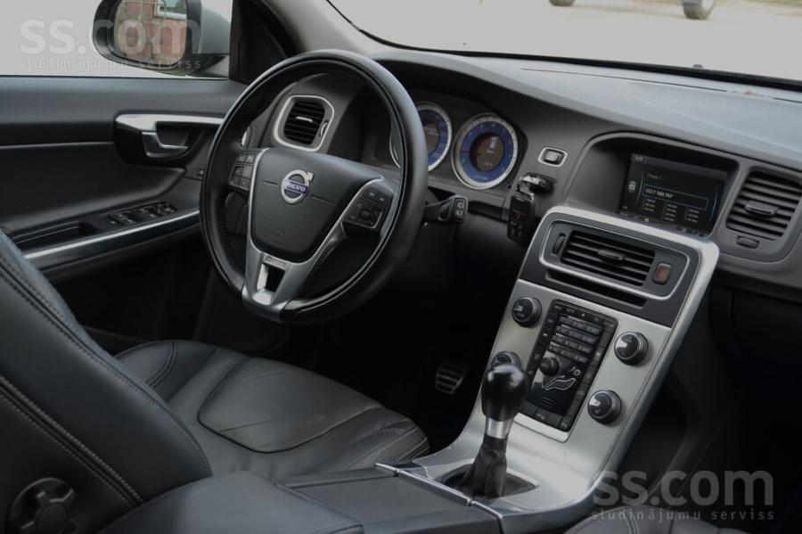 Melns Volvo V60 2012 Jelgava, ar dzinēja tilpumu 1.60 L un nobraukumu 0 tūkst. km par 6390 €, foto 11 vietnē AUTOMOTO.COM.LV