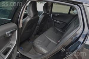 Melns Volvo V60 2012 Jelgava, ar dzinēja tilpumu 1.60 L un nobraukumu 0 tūkst. km par 6390 €, foto 13 vietnē AUTOMOTO.COM.LV