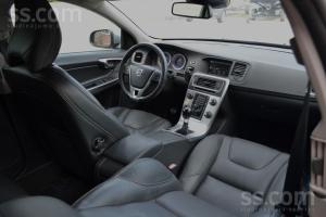 Melns Volvo V60 2012 Jelgava, ar dzinēja tilpumu 1.60 L un nobraukumu 0 tūkst. km par 6390 €, foto 19 vietnē AUTOMOTO.COM.LV