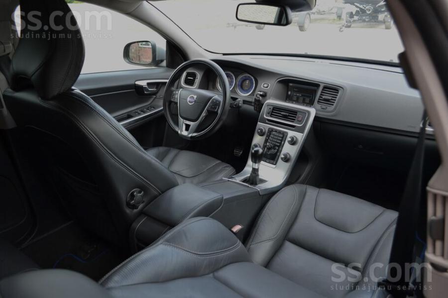 Melns Volvo V60 2012 Jelgava, ar dzinēja tilpumu 1.60 L un nobraukumu 0 tūkst. km par 6390 €, foto 19 vietnē AUTOMOTO.COM.LV