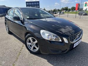Melns Volvo V60 2012 Kauņa, ar dzinēja tilpumu 1.56 L un nobraukumu 267 tūkst. km par 5800 €, foto  vietnē AUTOMOTO.COM.LV