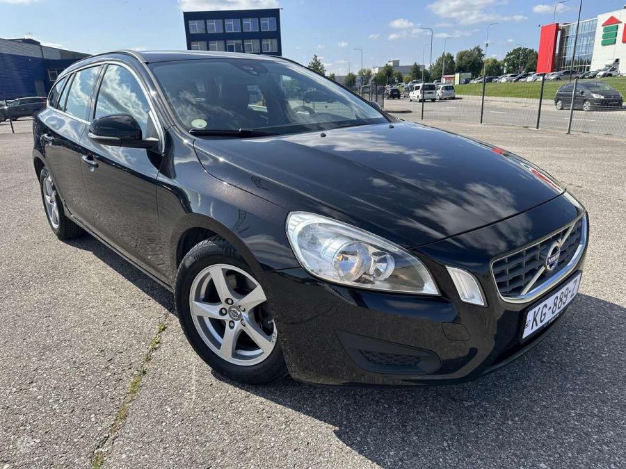 Melns Volvo V60 2012 Kauņa, ar dzinēja tilpumu 1.56 L un nobraukumu 267 tūkst. km par 5800 €, foto 1 vietnē AUTOMOTO.COM.LV