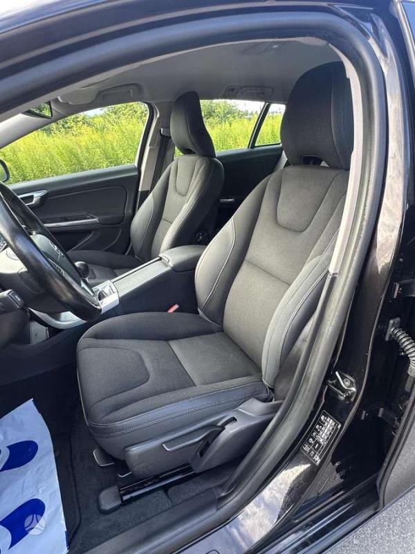 Melns Volvo V60 2012 Kauņa, ar dzinēja tilpumu 1.56 L un nobraukumu 267 tūkst. km par 5800 €, foto 3 vietnē AUTOMOTO.COM.LV