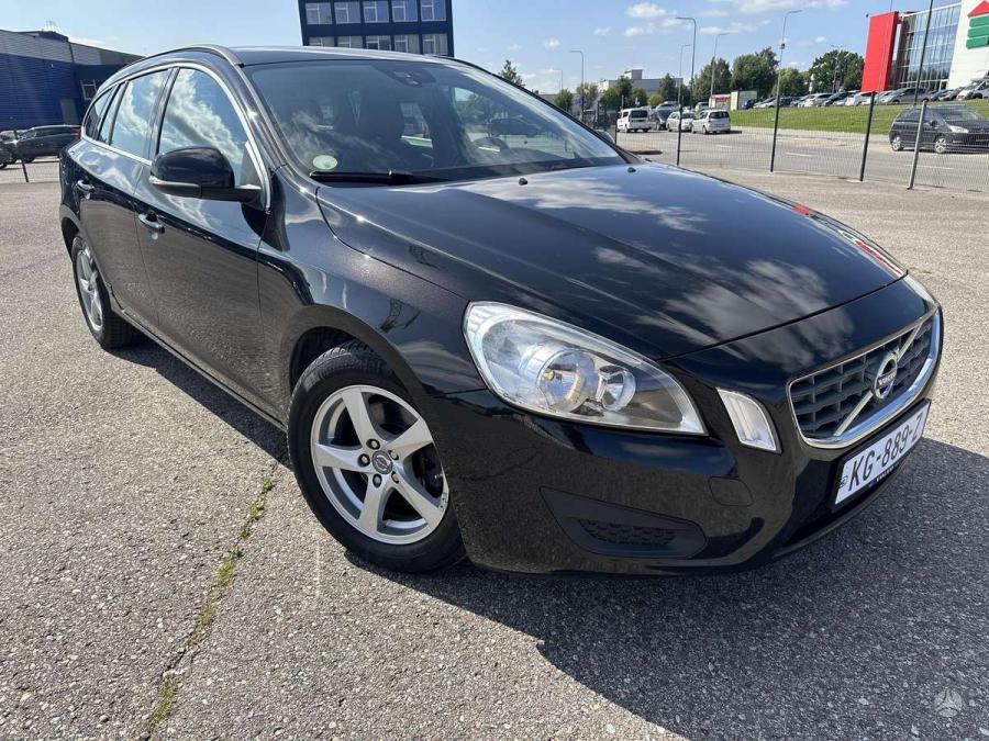 Melns Volvo V60 2012 Kauņa, ar dzinēja tilpumu 1.56 L un nobraukumu 267 tūkst. km par 5800 €, foto 6 vietnē AUTOMOTO.COM.LV