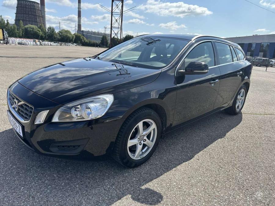 Melns Volvo V60 2012 Kauņa, ar dzinēja tilpumu 1.56 L un nobraukumu 267 tūkst. km par 5800 €, foto 8 vietnē AUTOMOTO.COM.LV