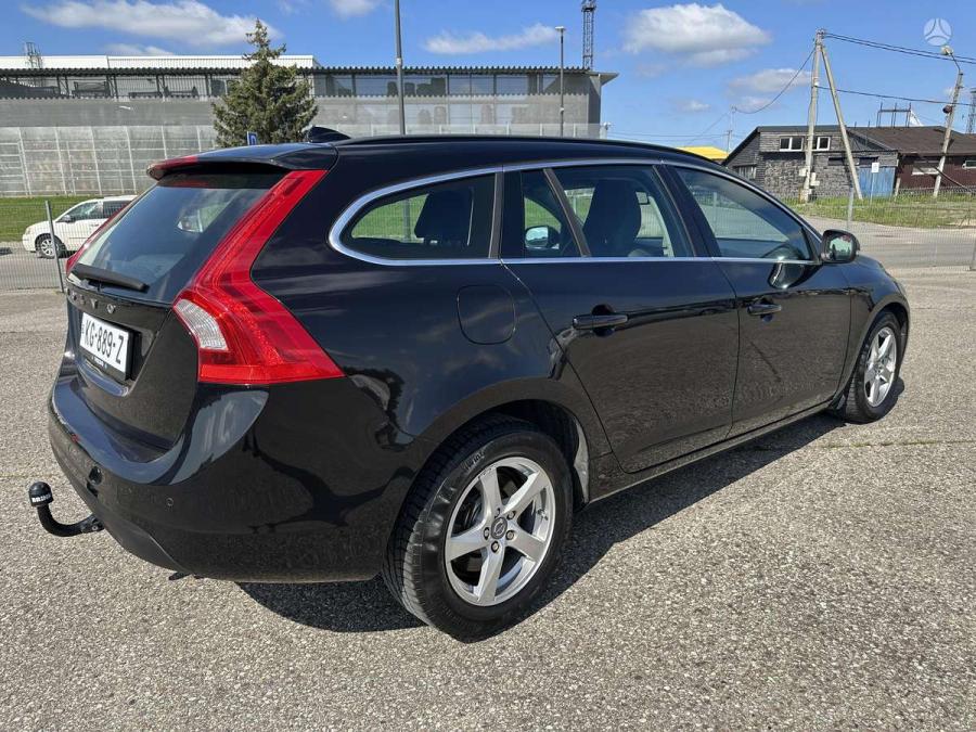 Melns Volvo V60 2012 Kauņa, ar dzinēja tilpumu 1.56 L un nobraukumu 267 tūkst. km par 5800 €, foto 10 vietnē AUTOMOTO.COM.LV