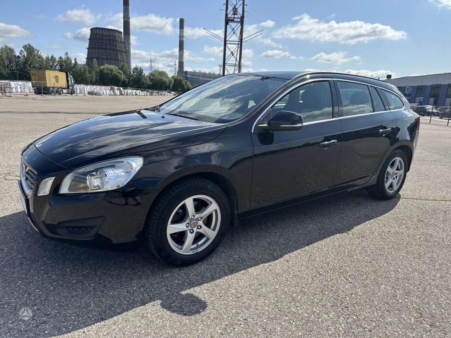 Melns Volvo V60 2012 Kauņa, ar dzinēja tilpumu 1.56 L un nobraukumu 267 tūkst. km par 5800 €, foto 15 vietnē AUTOMOTO.COM.LV