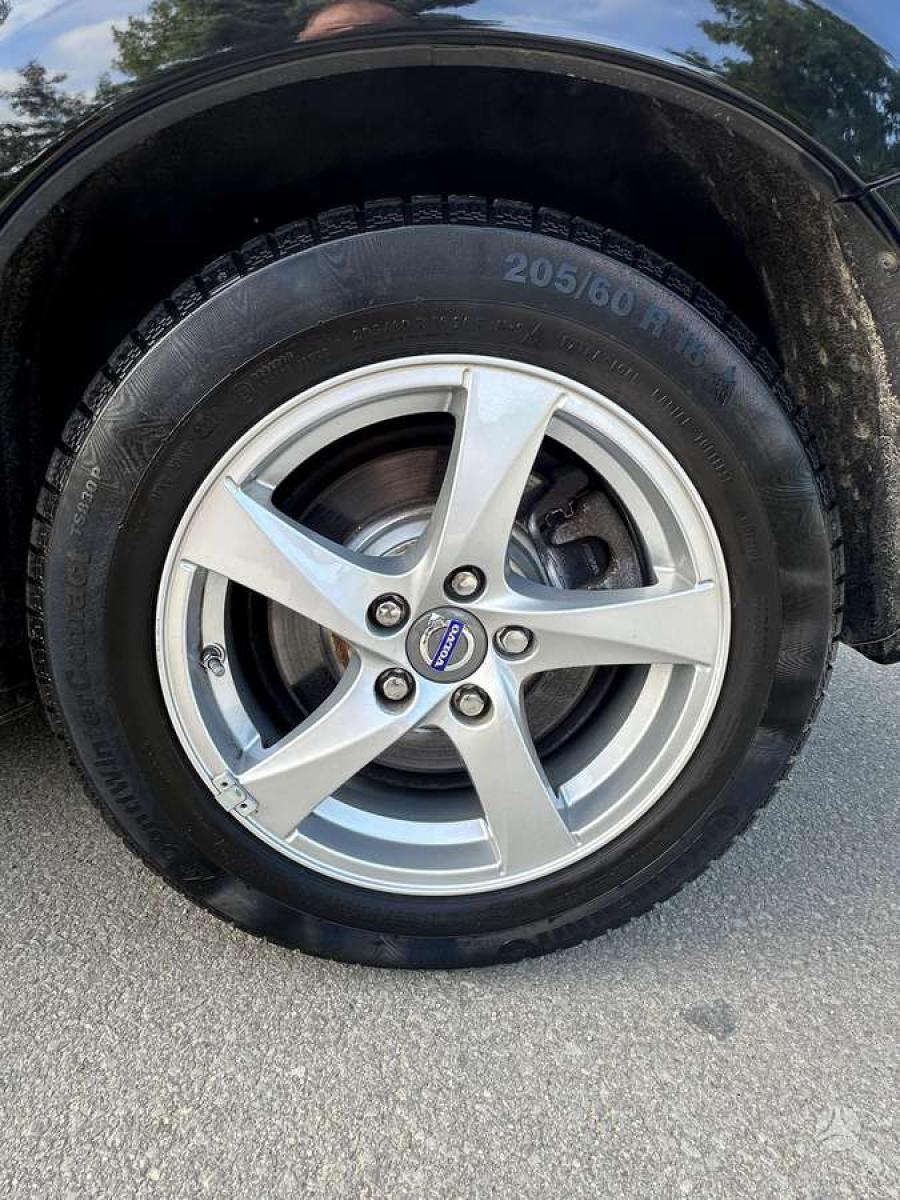 Melns Volvo V60 2012 Kauņa, ar dzinēja tilpumu 1.56 L un nobraukumu 267 tūkst. km par 5800 €, foto 25 vietnē AUTOMOTO.COM.LV