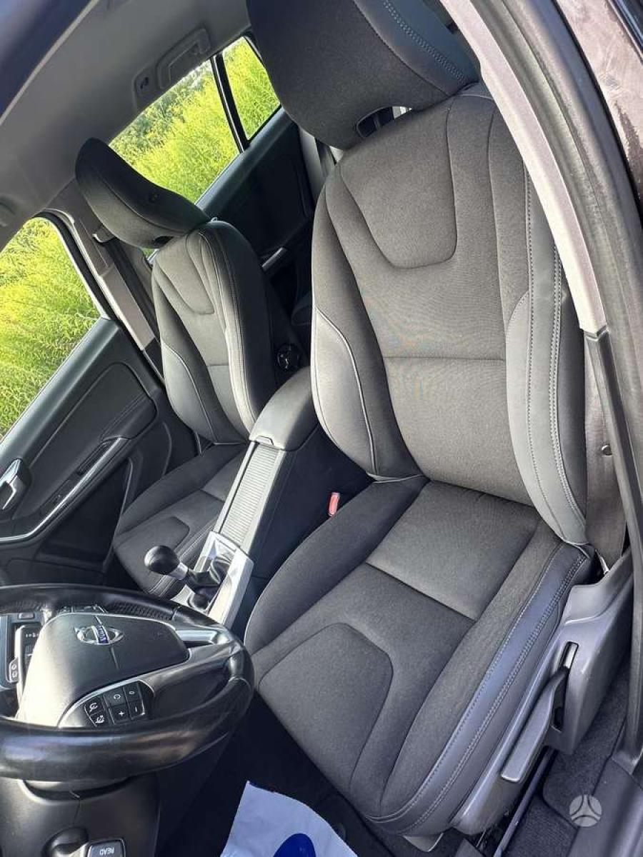 Melns Volvo V60 2012 Kauņa, ar dzinēja tilpumu 1.56 L un nobraukumu 267 tūkst. km par 5800 €, foto 26 vietnē AUTOMOTO.COM.LV