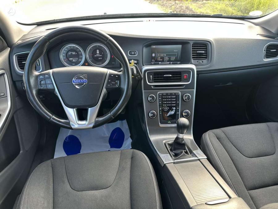 Melns Volvo V60 2012 Kauņa, ar dzinēja tilpumu 1.56 L un nobraukumu 267 tūkst. km par 5800 €, foto 29 vietnē AUTOMOTO.COM.LV
