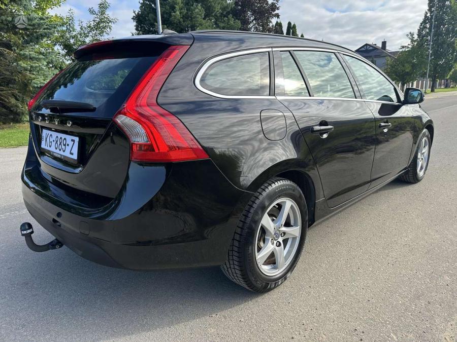 Melns Volvo V60 2012 Kauņa, ar dzinēja tilpumu 1.56 L un nobraukumu 267 tūkst. km par 5800 €, foto 38 vietnē AUTOMOTO.COM.LV
