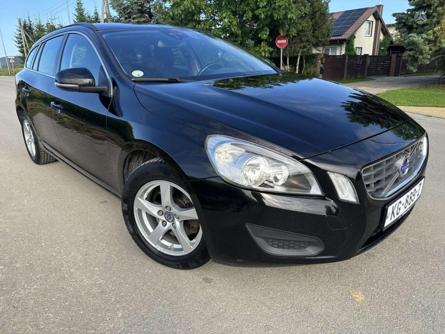 Melns Volvo V60 2012 Kauņa, ar dzinēja tilpumu 1.56 L un nobraukumu 267 tūkst. km par 5800 €, foto 41 vietnē AUTOMOTO.COM.LV