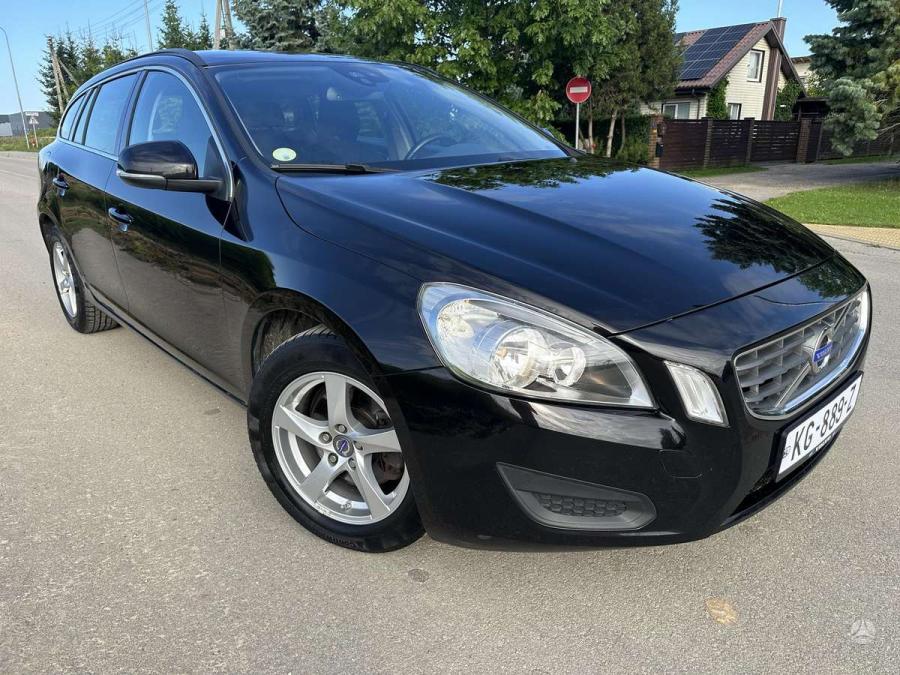 Melns Volvo V60 2012 Kauņa, ar dzinēja tilpumu 1.56 L un nobraukumu 267 tūkst. km par 5800 €, foto 42 vietnē AUTOMOTO.COM.LV