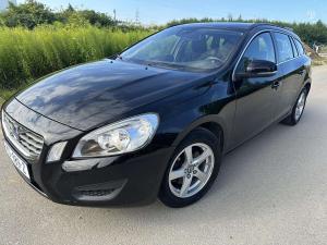 Melns Volvo V60 2012 Kauņa, ar dzinēja tilpumu 1.56 L un nobraukumu 267 tūkst. km par 5800 €, foto 44 vietnē AUTOMOTO.COM.LV