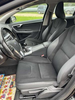 Melns Volvo V60 2012 Kauņa, ar dzinēja tilpumu 1.56 L un nobraukumu 267 tūkst. km par 5800 €, foto 47 vietnē AUTOMOTO.COM.LV