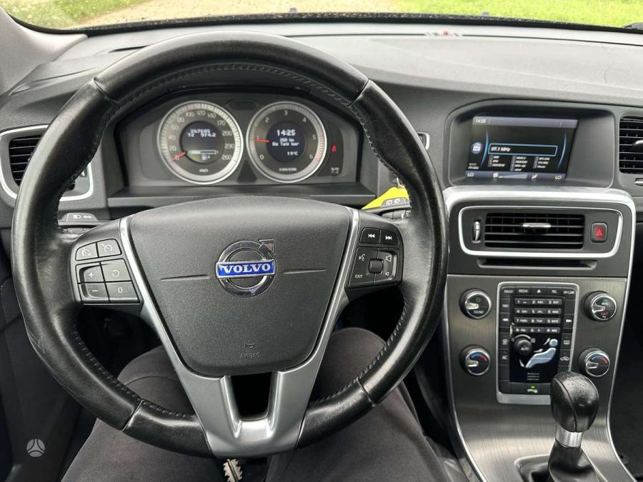 Melns Volvo V60 2012 Kauņa, ar dzinēja tilpumu 1.56 L un nobraukumu 267 tūkst. km par 5800 €, foto 48 vietnē AUTOMOTO.COM.LV