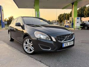 Black Volvo V60 2012 in Klaipeda, with an engine capacity of 2.00 L and mileage of 288 thousand km for 5450 €, photo  on AUTOMOTO.COM.LV