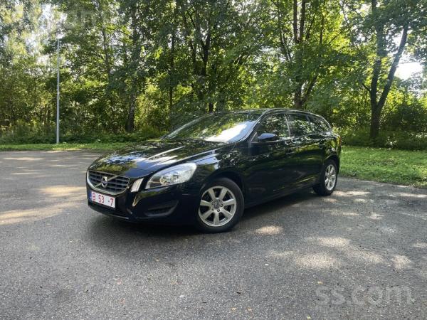 Melns Volvo V60 2012 Rīga, ar dzinēja tilpumu 2.00 L un nobraukumu 220 tūkst. km par 5800 €, foto 1 vietnē AUTOMOTO.COM.LV