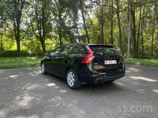 Melns Volvo V60 2012 Rīga, ar dzinēja tilpumu 2.00 L un nobraukumu 220 tūkst. km par 5800 €, foto 5 vietnē AUTOMOTO.COM.LV