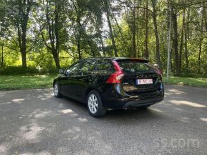 Black Volvo V60 2012 in Riga, with an engine capacity of 2.00 L and mileage of 220 thousand km for 5800 €, photo 6 on AUTOMOTO.COM.LV