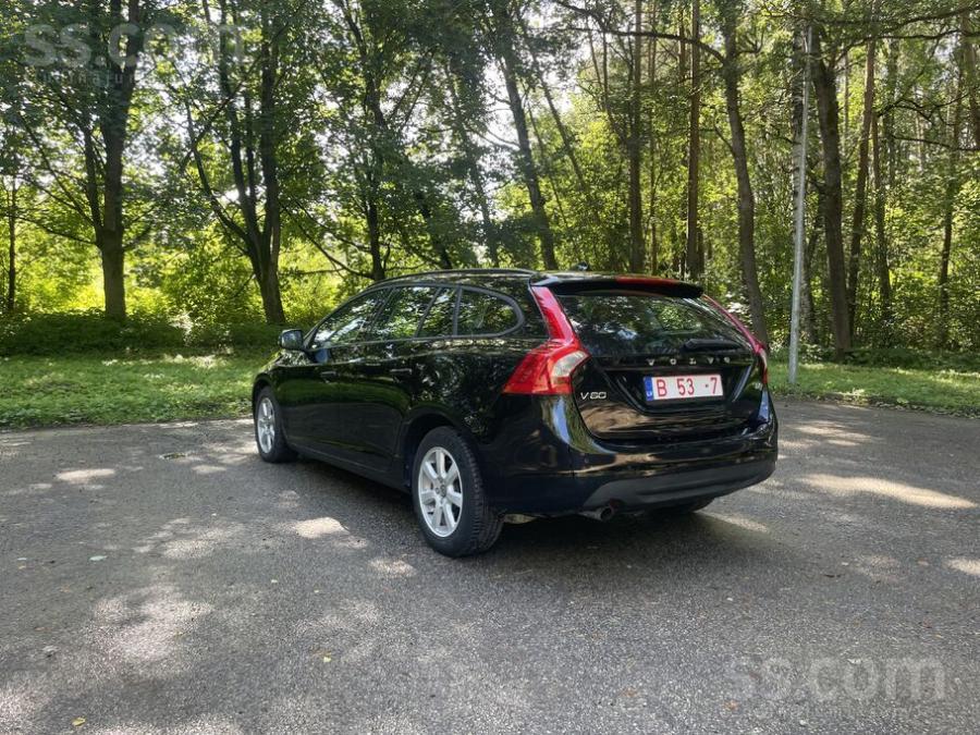 Black Volvo V60 2012 in Riga, with an engine capacity of 2.00 L and mileage of 220 thousand km for 5800 €, photo 6 on AUTOMOTO.COM.LV