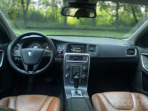Black Volvo V60 2012 in Riga, with an engine capacity of 2.00 L and mileage of 220 thousand km for 5800 €, photo 9 on AUTOMOTO.COM.LV