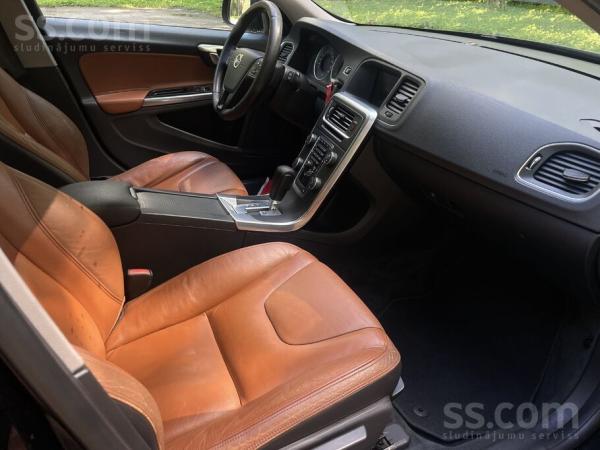 Melns Volvo V60 2012 Rīga, ar dzinēja tilpumu 2.00 L un nobraukumu 220 tūkst. km par 5800 €, foto 9 vietnē AUTOMOTO.COM.LV
