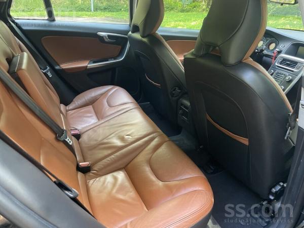 Melns Volvo V60 2012 Rīga, ar dzinēja tilpumu 2.00 L un nobraukumu 220 tūkst. km par 5800 €, foto 10 vietnē AUTOMOTO.COM.LV