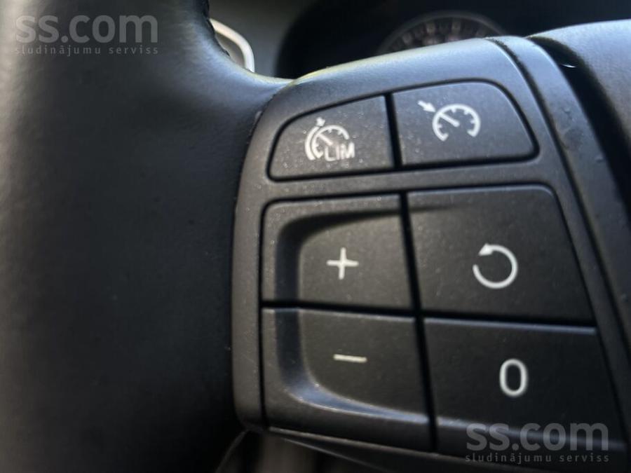 Black Volvo V60 2012 in Riga, with an engine capacity of 2.00 L and mileage of 220 thousand km for 5800 €, photo 13 on AUTOMOTO.COM.LV