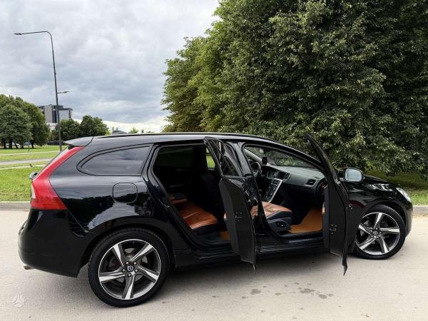 Melns Volvo V60 2012 Kauņa, ar dzinēja tilpumu 1.60 L un nobraukumu 205 tūkst. km par 4850 €, foto 5 vietnē AUTOMOTO.COM.LV