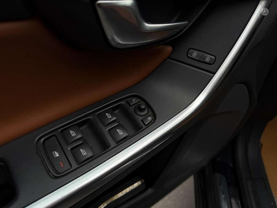 Melns Volvo V60 2012 Kauņa, ar dzinēja tilpumu 1.60 L un nobraukumu 205 tūkst. km par 4850 €, foto 13 vietnē AUTOMOTO.COM.LV