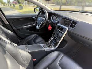 Black Volvo V60 2012 in Kaunas, with an engine capacity of 1.98 L and mileage of 272 thousand km for 5900 €, photo 4 on AUTOMOTO.COM.LV